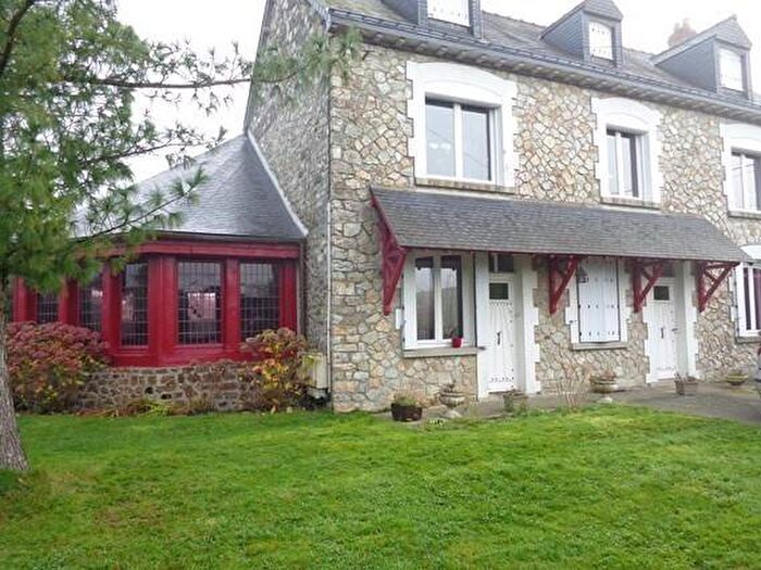 Maison à louer - Le Bourgneuf-la-Forêt - 9 pièces - 6 chambres