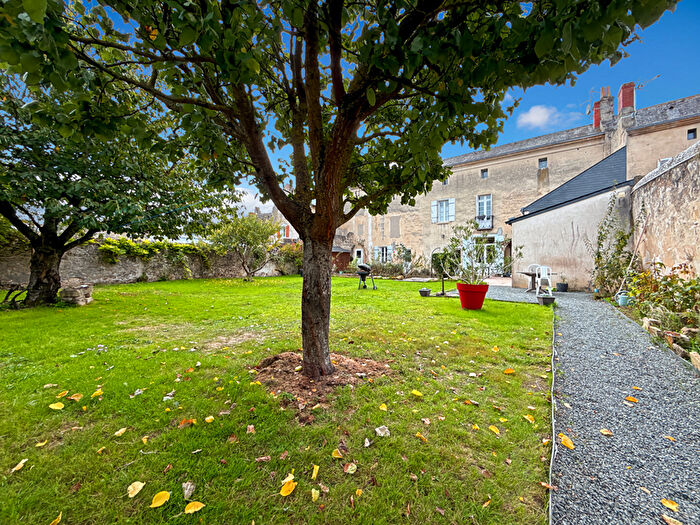 Maison à vendre - Doué-la-Fontaine - 12 pièces - 7 chambres