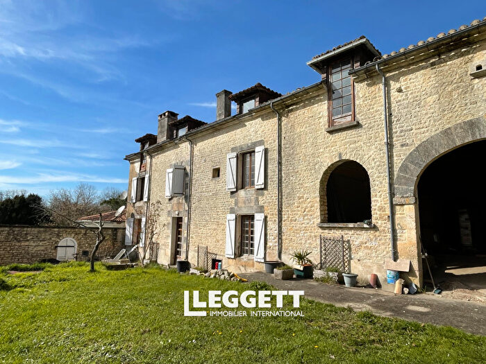 Maison à vendre - Vouharte - 8 pièces - 4 chambres