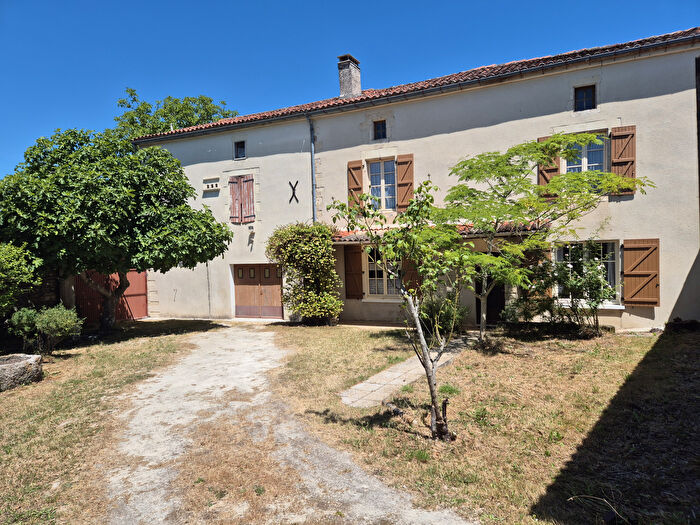 Maison à vendre - Tusson - 5 pièces - 3 chambres