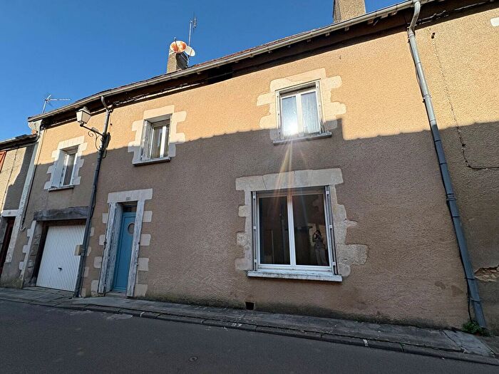 Saint-Pierre-de-Maillé - Maison 5 pièces à louer