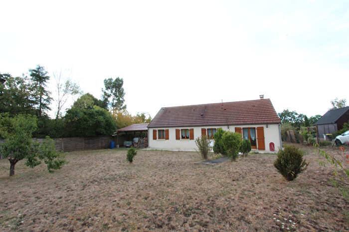 Saint-Léger-le-Petit : Maison 5 pièces à vendre