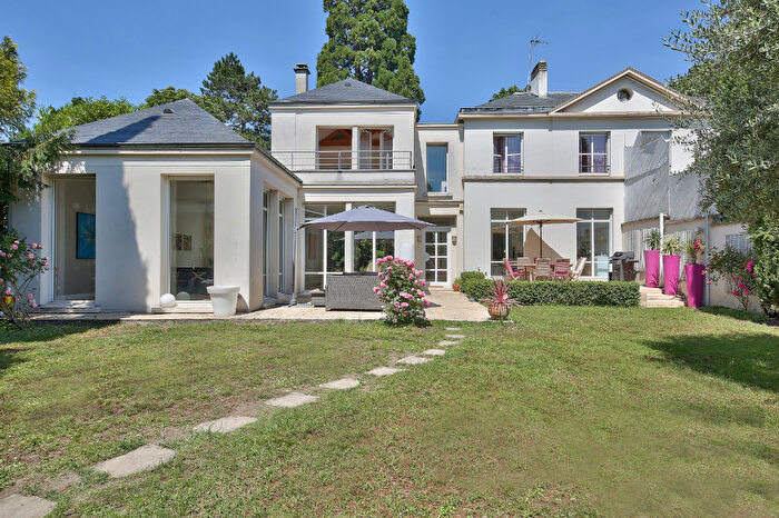 Maison à louer - Saint-Germain-en-Laye, Alsace, Péreire - 10 pièces - 5 chambres