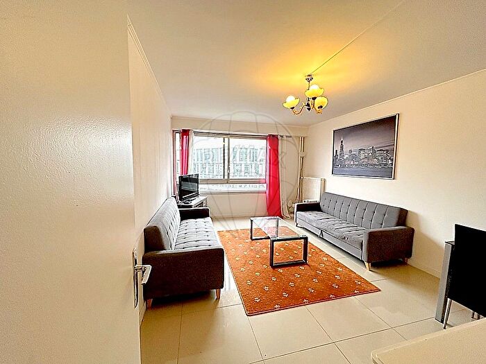 Appartement à vendre - Courbevoie, Gambetta, La Défense - 3 pièces - 2 chambres