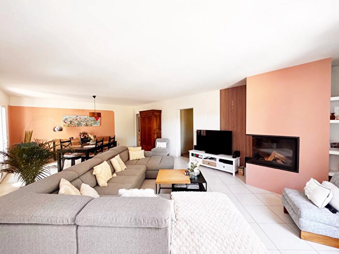 Roquebrune-sur-Argens, Village : Maison 6 pièces à vendre