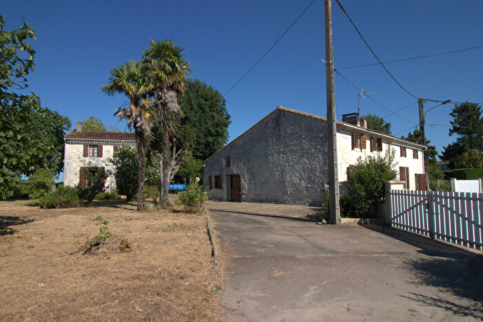 Maison à vendre - Nieul-lès-Saintes - 6 pièces - 4 chambres