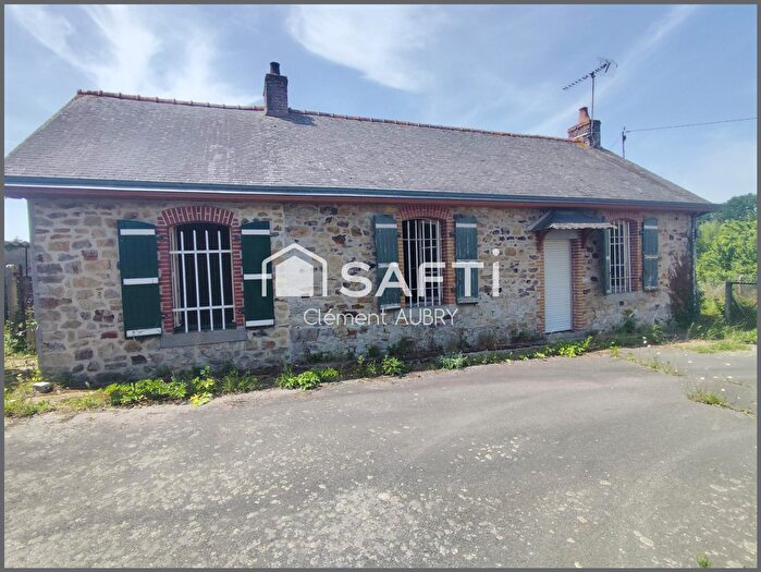 Maison 5 pièces à Saint-Pierre-la-Cour, à vendre