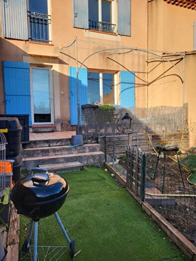 Maison à louer - Saint-Martin-de-la-Brasque - 3 pièces - 2 chambres