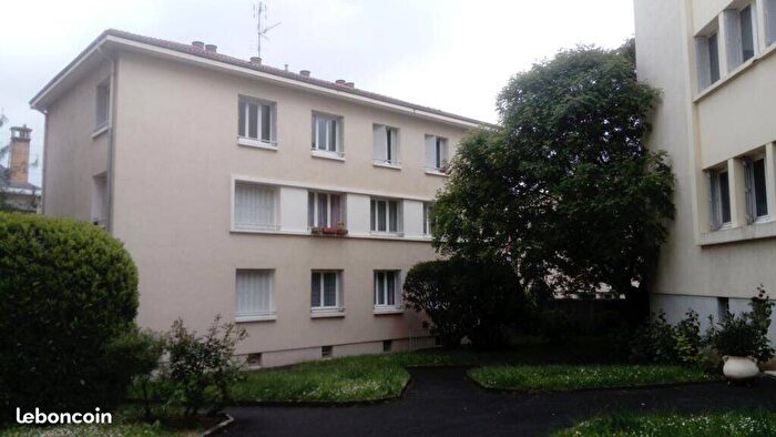 Appartement à louer - Le Brezet, Clermont-Ferrand - 3 pièces - 2 chambres