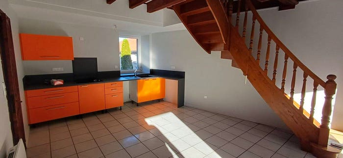 Maison 4 pièces à Dunières, à louer