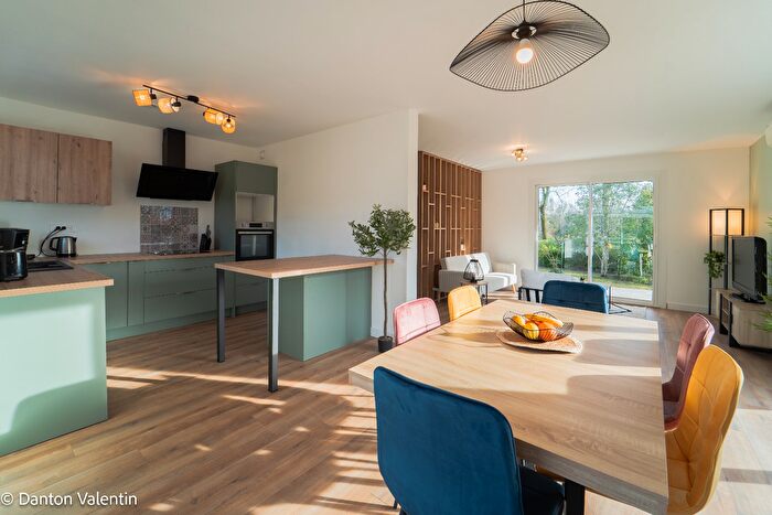 Maison à vendre - Bretagne-de-Marsan - 5 pièces - 3 chambres