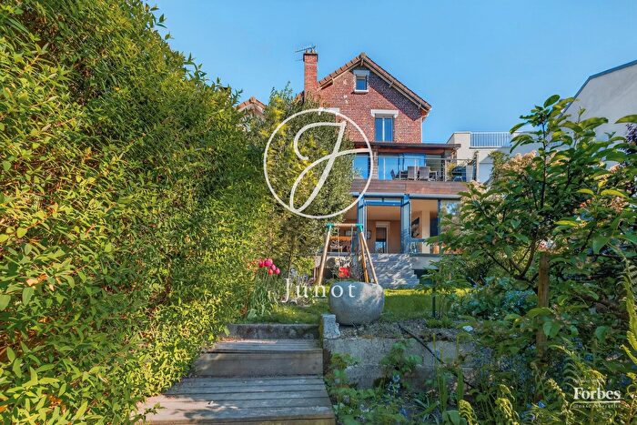 Ville-dAvray : Maison 7 pièces à vendre