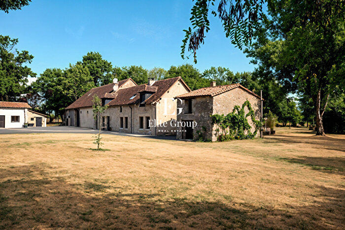 Maison à vendre - La Puye - 7 pièces - 3 chambres
