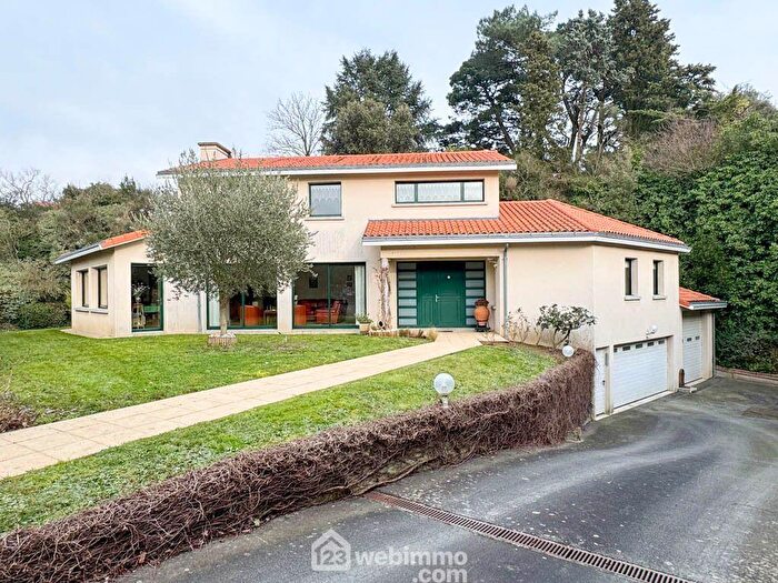 Maison à vendre - Cholet, Le Puy Saint-Bonnet - 8 pièces - 4 chambres