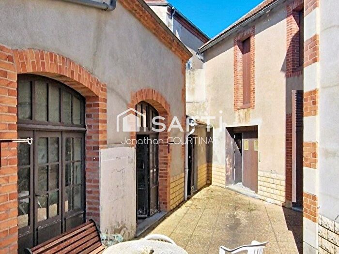 Maison à vendre - Broût-Vernet - 11 pièces - 5 chambres