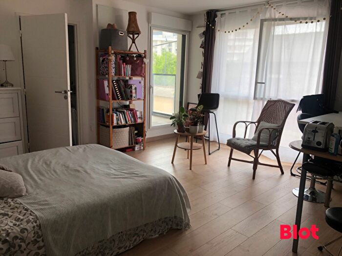Quartiers Ouest, Arsenal, Redon - Appartement 1 pièce à vendre