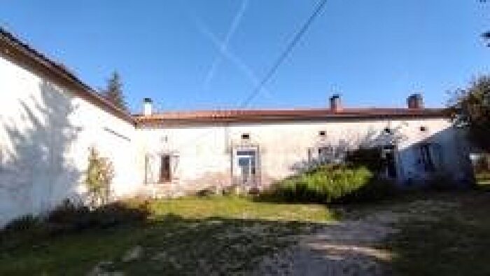 Maison à vendre - Brie-sous-Chalais - 8 pièces - 3 chambres