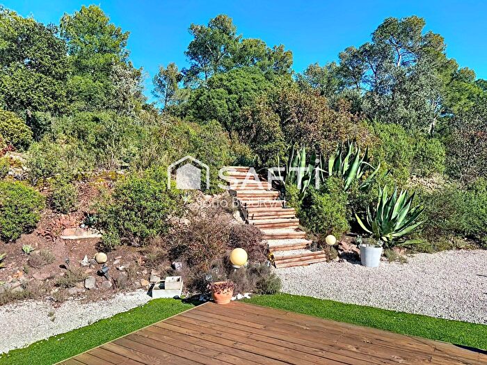 Maison à vendre - Pierrefeu-du-Var - 6 pièces - 4 chambres