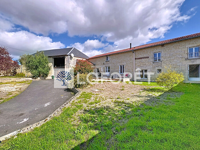 Maison à vendre - Curçay-sur-Dive - 7 pièces - 5 chambres