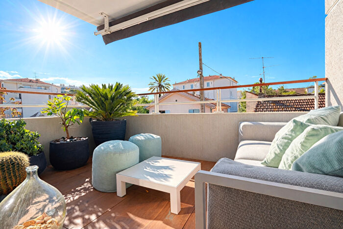 Cannes, Californie Pezou : Appartement 2 pièces à vendre