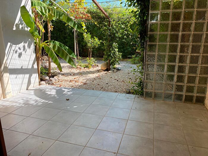 Appartement à louer - Aubenas, Les Oliviers, Combegayre, Glacière - 3 pièces - 2 chambres