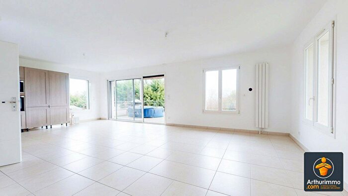 Appartement à louer - Charly - 4 pièces - 3 chambres