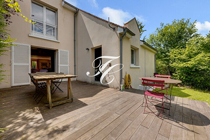 Rueil-Malmaison, Buzenval : Maison 8 pièces à vendre