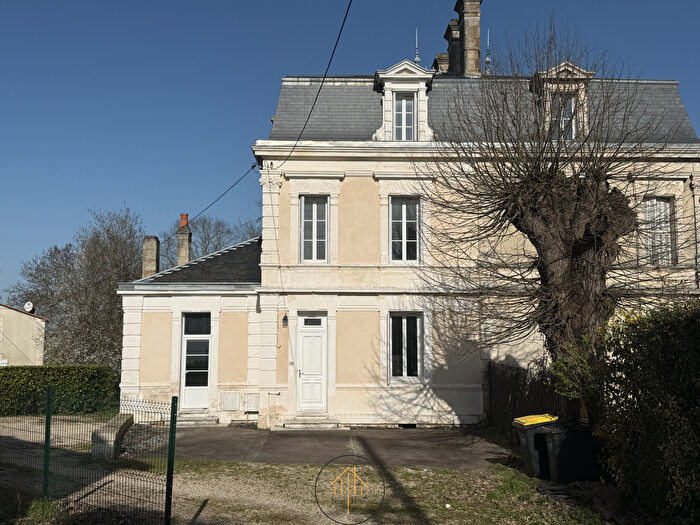 Maison à vendre - Ruelle-sur-Touvre - 6 pièces - 4 chambres