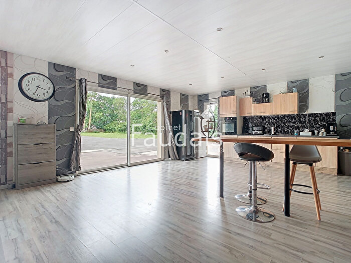 Maison à vendre - Noyers-Bocage - 6 pièces - 4 chambres