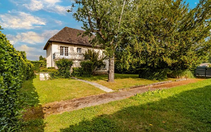 Maison à vendre - Terrasson-Lavilledieu - 7 pièces - 5 chambres