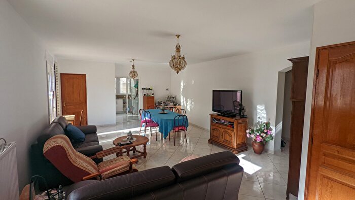 Maison à vendre - Chenôve, Chenôve - 8 pièces - 3 chambres