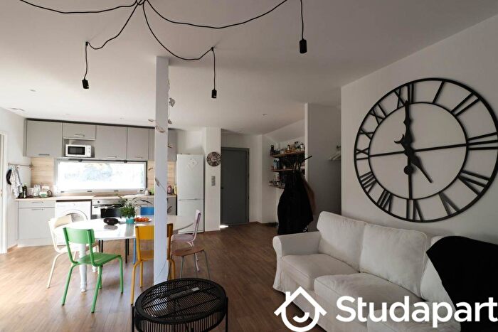 Appartement à louer - La Fauvette, Talence - 1 pièce - 3 chambres