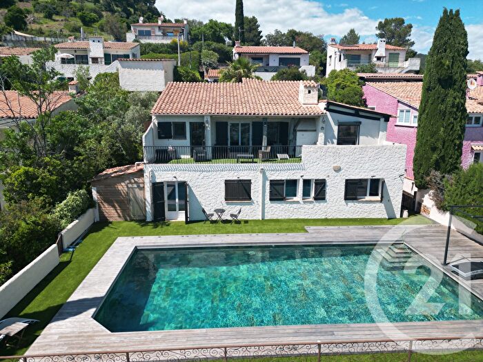 Maison à vendre - Roquebrune-sur-Argens, La Bouverie - 5 pièces - 4 chambres