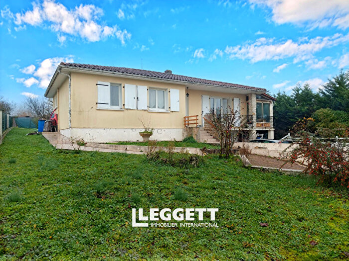 Maison à vendre - Villebois-Lavalette - 5 pièces - 3 chambres