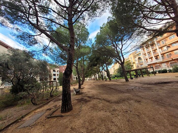 Appartement à louer - Béziers, Champ de Mars - 1 pièce