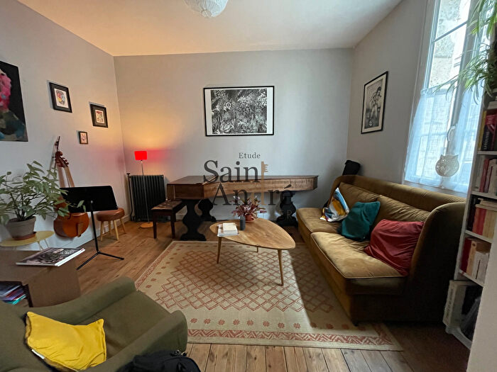 Maison à louer - Angoulême, Le Vieil Angoulême - 4 pièces - 2 chambres