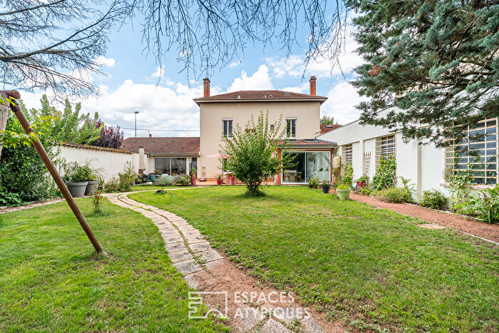 Villefranche-sur-Saône, Centre-ville : Maison 8 pièces à vendre