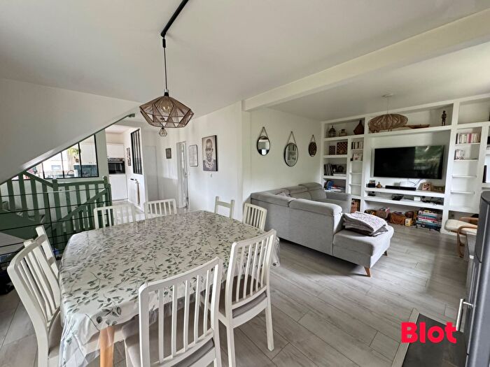 Maison 7 pièces à vendre à Saint-Erblon