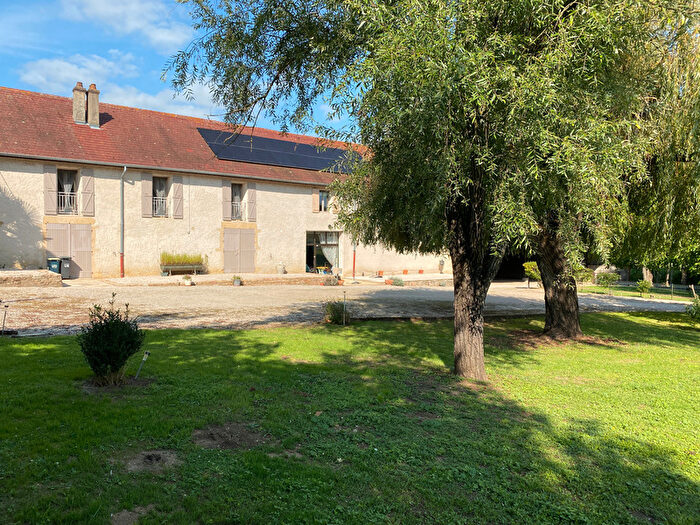 Maison 8 pièces à Châtenoy-le-Royal, à vendre