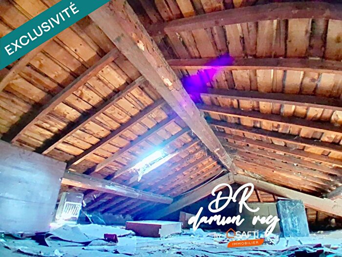 Saint-Sauveur-en-Rue : Appartement 4 pièces à vendre