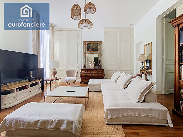 Maison 9 pièces à Villeneuve-l'Archevêque, à vendre
