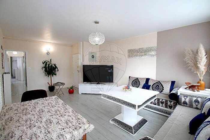Villeneuve-la-Garenne, Nord : Appartement 4 pièces à vendre