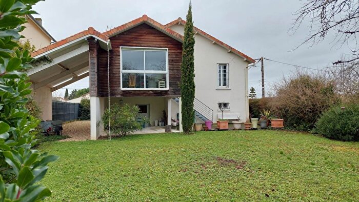 Maison à vendre - Ruelle-sur-Touvre - 4 pièces - 3 chambres