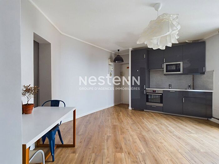 Appartement à louer - Clignancourt-Jules Joffrin, Paris ème arrondissement - 2 pièces - 1 chambre