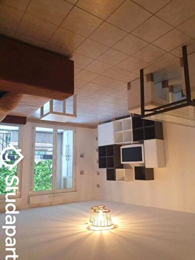 Appartement à louer - Le Bachut, Lyon ème arrondissement - 1 pièce - 3 chambres