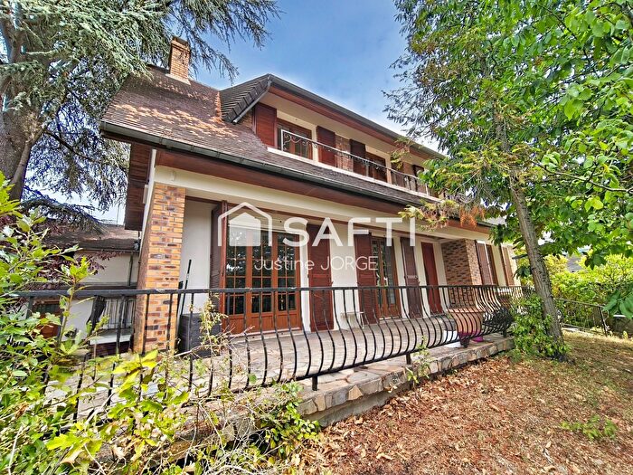 Sainte-Geneviève-des-Bois, Hôtel de Ville - Maison 8 pièces à vendre