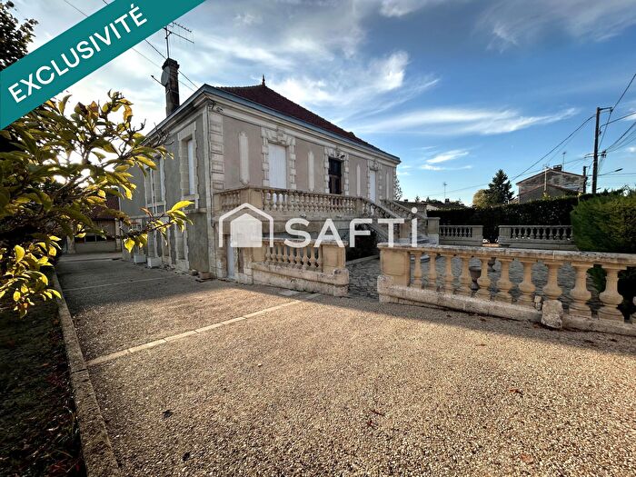 Maison 8 pièces à vendre à Vuil-et-Giget, Voeuil-et-Giget