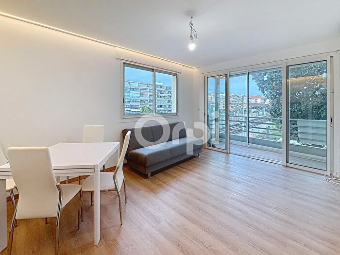 Appartement à vendre - Vallauris, Golfe Juan, Vieux Port - 1 pièce