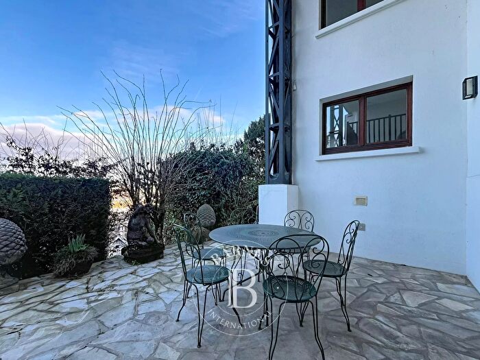 Appartement à louer - Sèvres, Centre-ville, Cristallerie, Manufacture, Danton - 5 pièces - 3 chambres