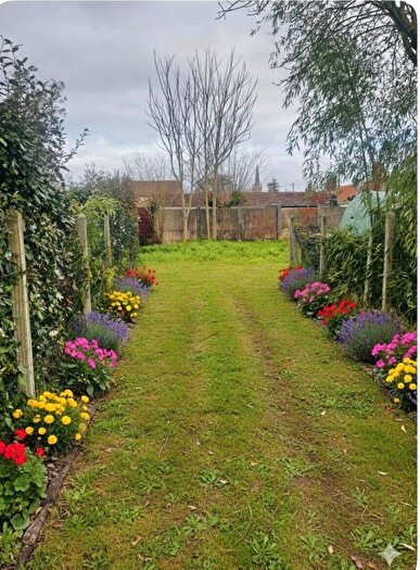 Maison à louer - Lesparre-Médoc - 5 pièces - 4 chambres